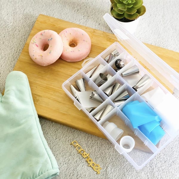 Buy/Send Cake Decorator Set With A Box Online | IGP | JVS1216354