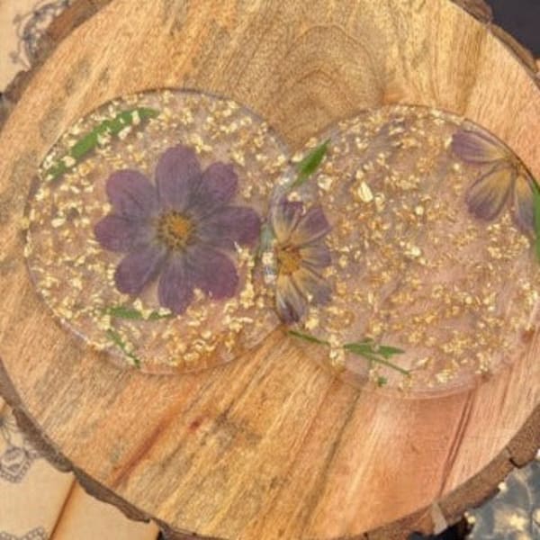 Buy/Send Coaster Dried Flowers And Gold Flakes Online | IGP | JVS1218509