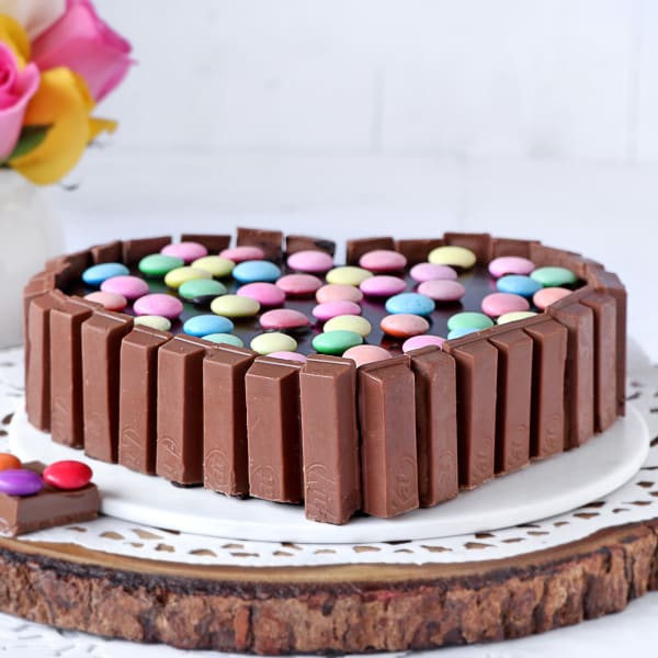 Order Heart Shape Kit Kat Cake 2 Kg Online at Best Price, Free Delivery ...