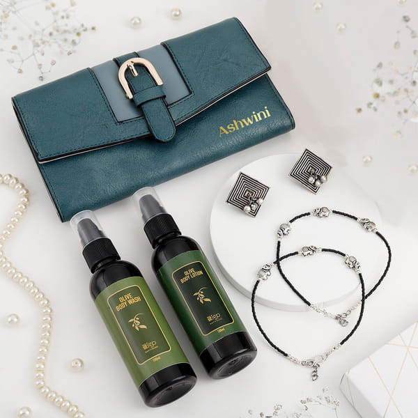 Buy/Send Signature Style Personalized Hamper For Her Online | IGP ...