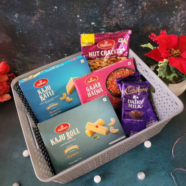 Sweet Surprise Gift Hamper: Gift/Send USA Gifts Online JVS1203601 |IGP.com