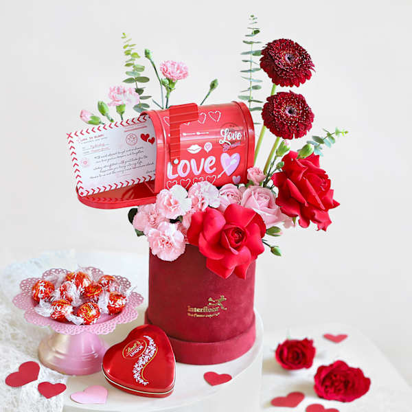 The Love Parcel: Gift/Send Interflora Gifts Online JVS1396420 |IGP.com