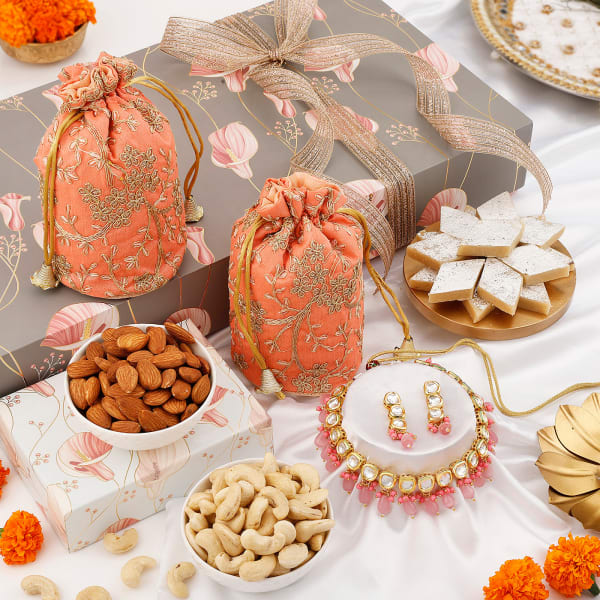 Traditional Karwa Chauth Gift Hamper: Gift/Send Karwa Chauth Gifts ...