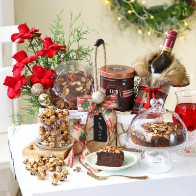 A Christmas Fiesta: Gift/Send Interflora Gifts Online JVS1197500 |IGP.com