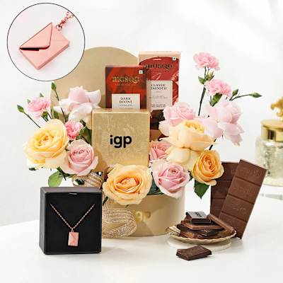 Captivating Gleam Personalized Arrangement: Gift/Send Qfilters Gifts ...