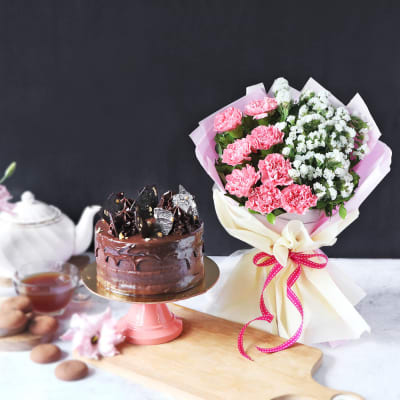 Buy/Send Chocolate Cake and Flowers Gift Hamper Online | IGP | JVS1188296
