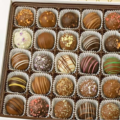 Buy/Send Deluxe Chocolate Truffle Gift Box Online | IGP | JVS1189515