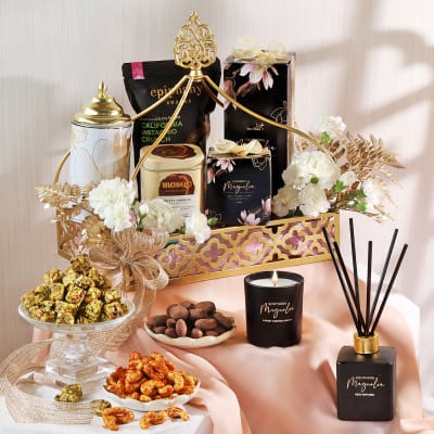 Divine Grandeur: Gift/Send Interflora Gifts Online JVS1189547 |IGP.com