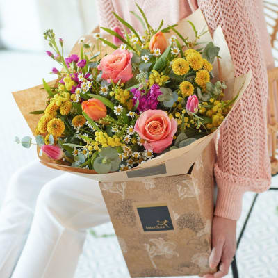 Buy/Send Extra Lovely Classic Spring Bouquet without Lilies. Online ...