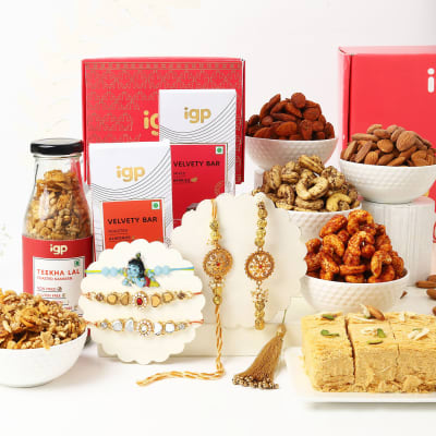 Extravagant Family Rakhi Hamper: Gift/Send Rakhi Gifts Online ...