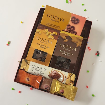 Godiva Exclusive Collection: Gift/Send New Year Gifts Online JVS1190162 ...