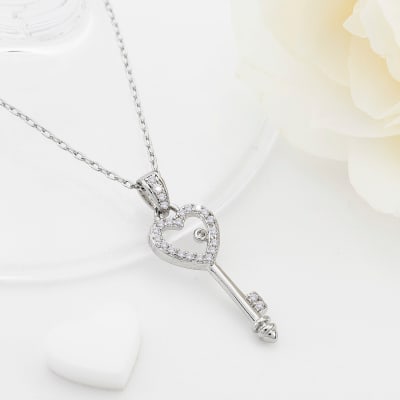 Buy/Send Heart's Key Pendant Online | IGP | JVS1198713