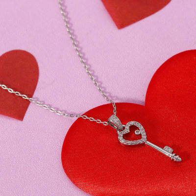 Buy/Send Heart's Key Pendant Online | IGP | JVS1265649