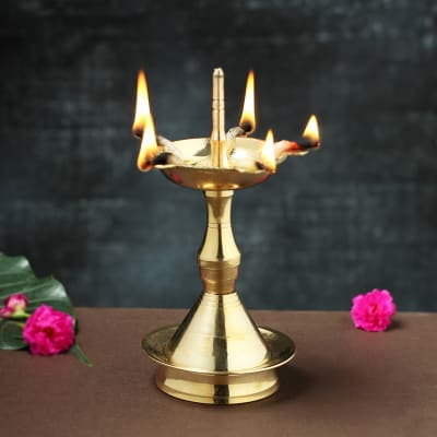 Buy/Send Kerala Diya in Golden Brass Finish Online | IGP | L11120726