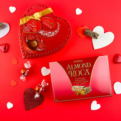 Lindt Heart with Almond Roca: Gift/Send Valentine's Day Gifts Online ...