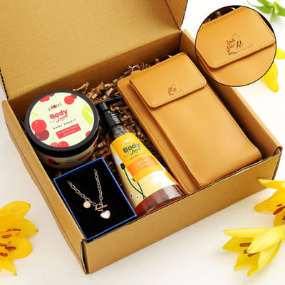 Buy/Send Make Her Day Personalized Hamper Online | IGP | JVS1204079