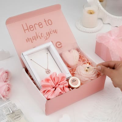 Buy/Send Make Her Smile Gift Box Online | IGP | JVS1201419