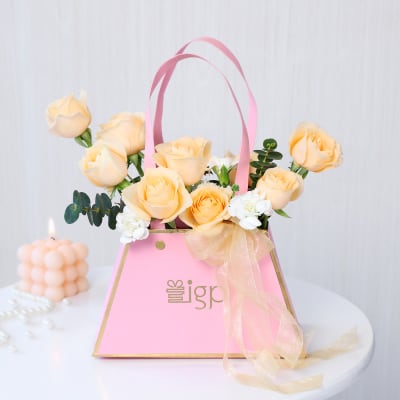 Peach Floral Beauty In A Bag: Gift/Send Christmas Gifts Online ...