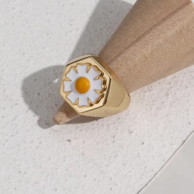Buy/Send Rings - Gold Signet - Daisy - Single Piece Online | IGP ...
