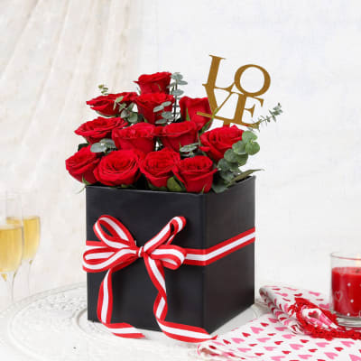 Send Roses in a Box Online, Same Day Delivery in UAE | IGP | JVS1273273