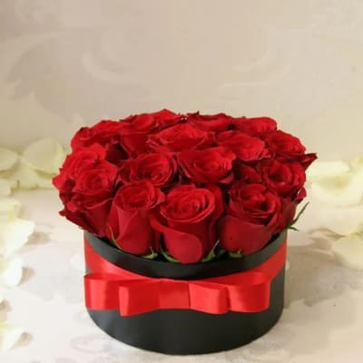 Buy/Send Roses in Black Box Online | IGP | JVS1200501
