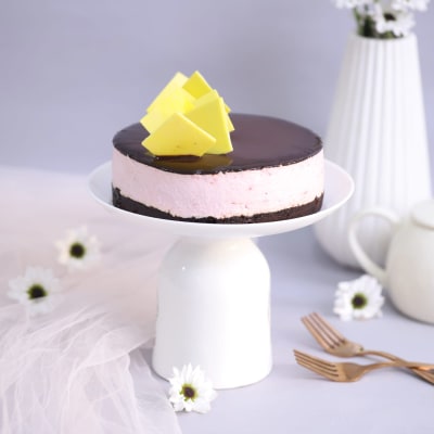 Buy/Send Sweet Strawberry Symphony Cake Half kg Online | IGP | JVS1285070