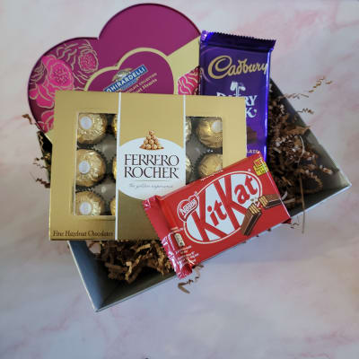 Buy/Send Sweeth Tooth Chocolate Hamper Online | IGP | JVS1203545