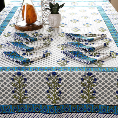 Tablecloth with Napkins Set of 6 : Gift/Send Home and Living Gifts ...