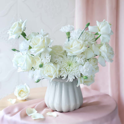 The Snow White: Gift/Send Interflora Gifts Online JVS1187566 |IGP.com